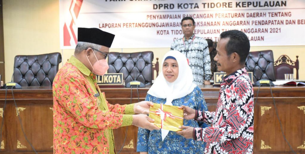 Hadiri Paripurna Ke12 Wali Kota Tidore Sampaikan Lpp Apbd Tahun 2021